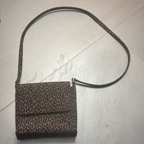 Hillard & Hanson | Bags | Hillard Hanson Leopard Print Crossbody Bag ...